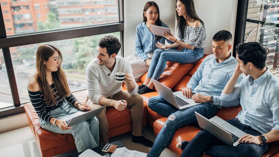 Zarządzanie milenialsami – jak skutecznie motywować pokolenie Y w pracy